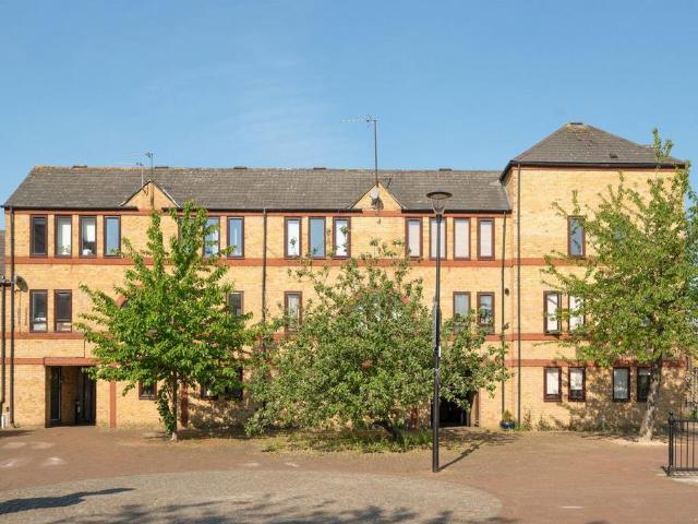Spirit Quay, London E1W Studio to rent £1,650 pcm £381 pw