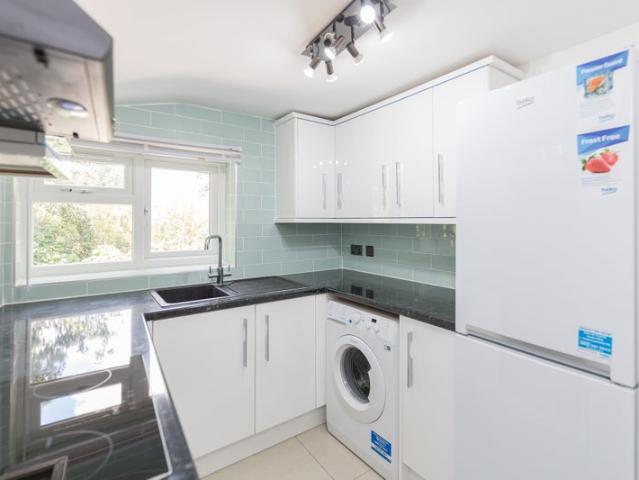 Split level 3 bedroom apartment in Vauxhall