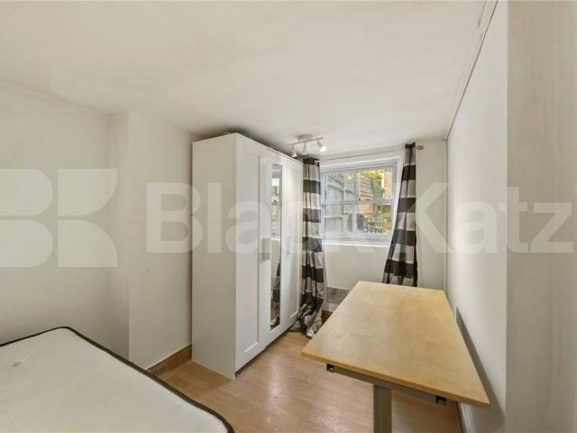 Split Level 3 bedroom property located close to Archway Station and amenities