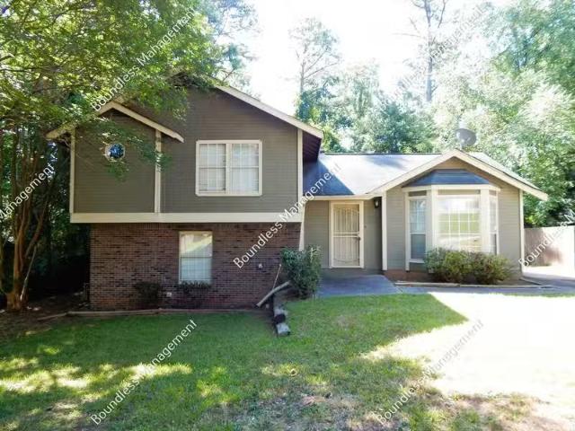 Split Level 3 BR/2.5 BA w/Family Room in Ellenwood Section 8.