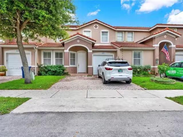 Split Level, Townhouse Homestead, FL 27283 Sw 138th Path