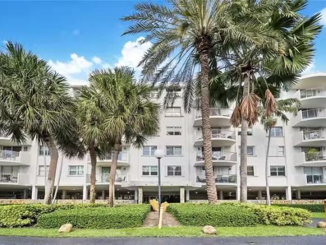 Split Level, Condominium Key Biscayne, FL 210 Sea View Dr #.