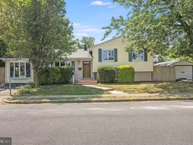 Split Level, Detached ARLINGTON, VA 5912 3rd St S