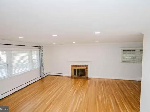 Split Level, Detached MCLEAN, VA 1635 Dinneen Dr