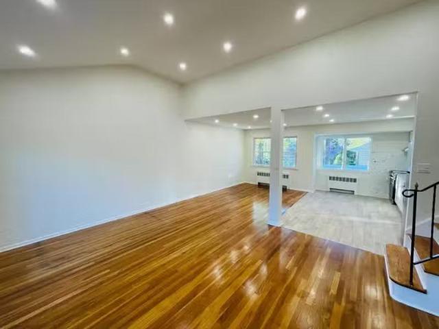 Split Level, House Detached Glen Cove, NY 1 Duke Pl