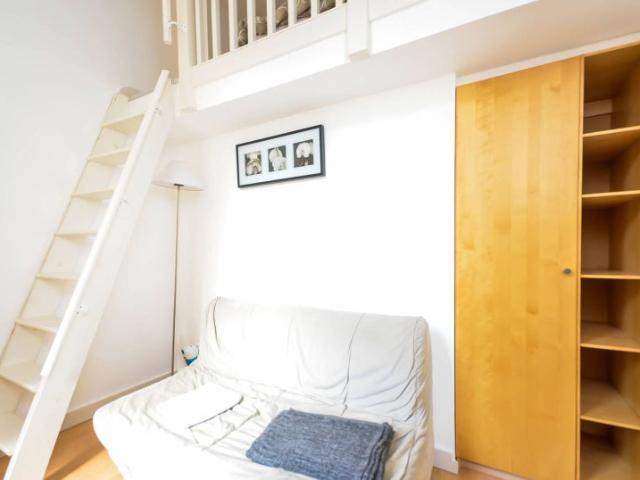 Split level studio flat,separate kitchen West Ken