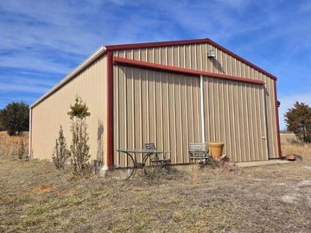 Split Oak Rd, Willow Springs, MO 65793