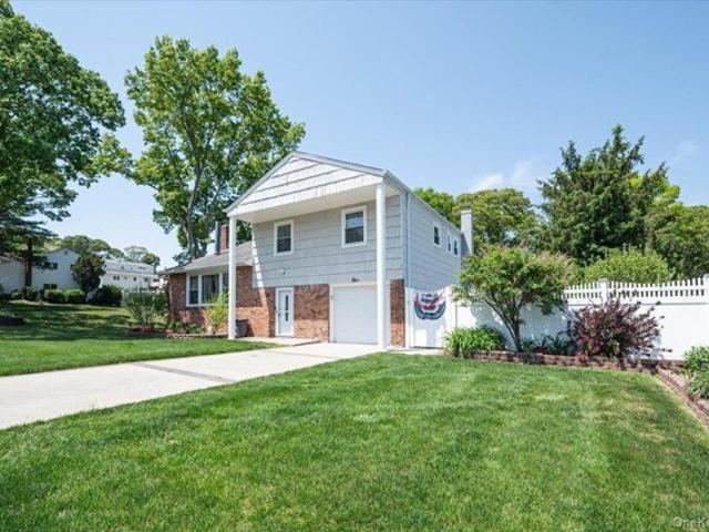 Spruceton St, Selden, Home For Sale
