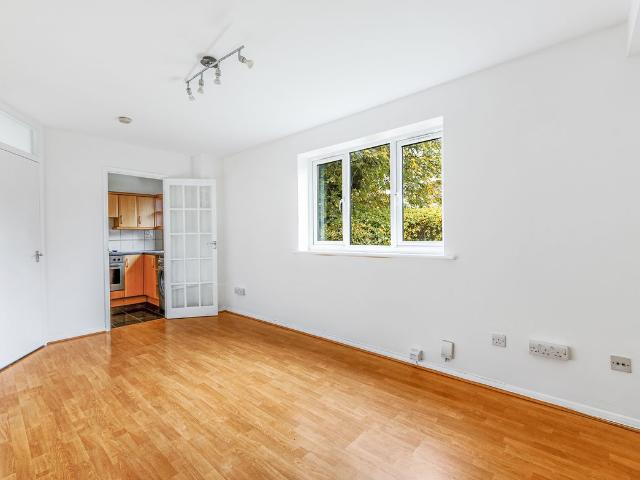 Spruce Court, Popes Lane W5, 1 bed flat to rent, £1,300 pcm | PrimeLocation
