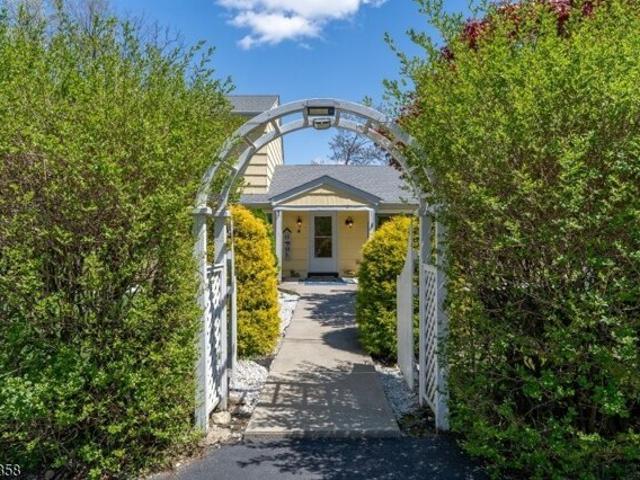 Spruce Ct, Vernon, Home For Sale