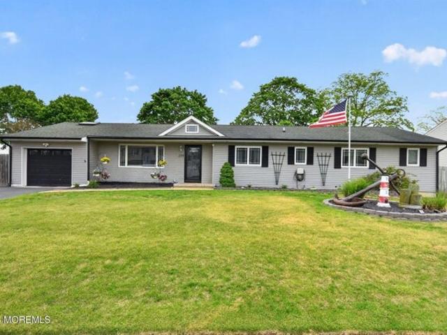 Spruce Dr, Brick, Home For Sale