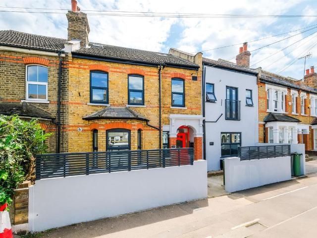 Spruce Hills Road, Walthamstow E17, 2 bed flat to rent, £1,850 pcm | PrimeLocation