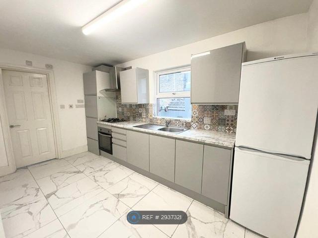 Spruce Hills Road, London E17, 1 bed flat to rent, £1,500 pcm | PrimeLocation