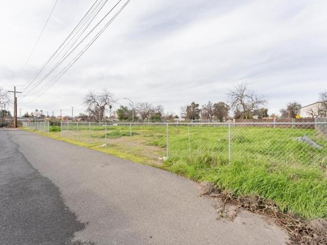 Spruce St Lot 13, Tulare, CA 93274