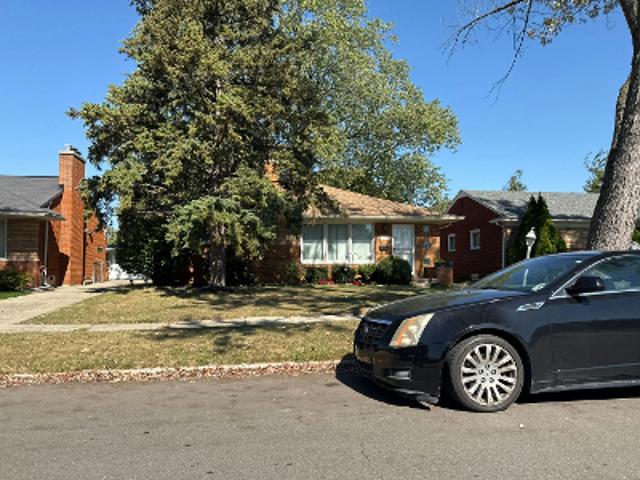 Sprenger Ave