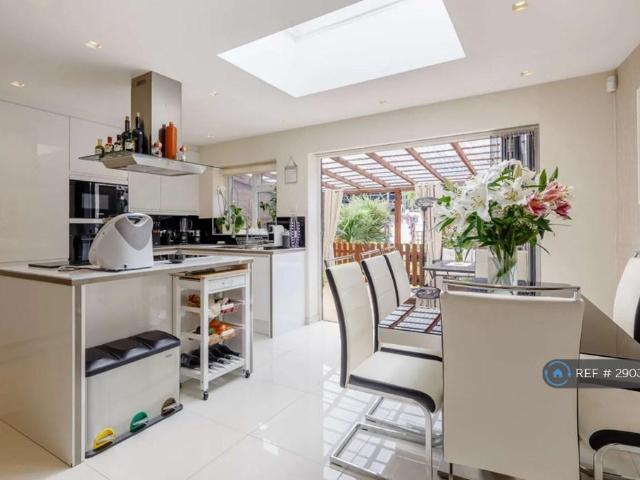 Springvale Avenue, Brentford, TW8 1 bed in a house share to rent £1,190 pcm £275 pw