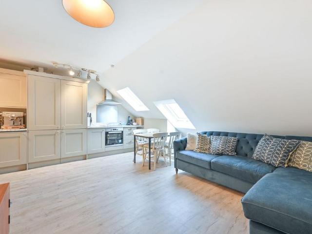 Springwell Avenue, Kensal Green. 2 bed flat to rent £3,000 pcm £692 pw