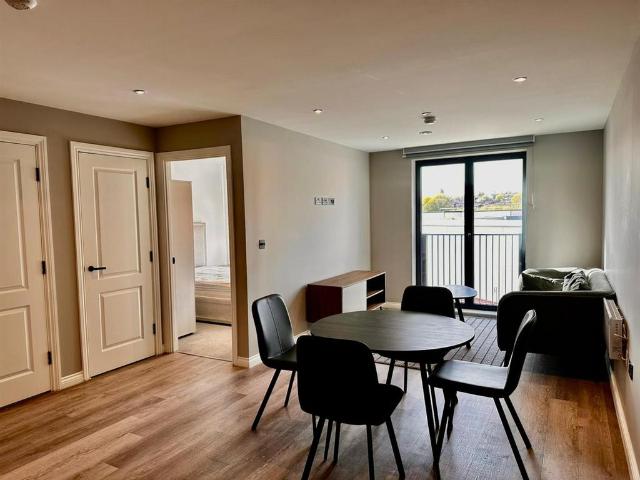 Springwell Gardens, Springwell Road. 1 bed apartment to rent £1,050 pcm £242 pw