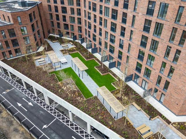 Springwell Gardens, Whitehall Road. 3 bed apartment to rent £1,900 pcm £438 pw