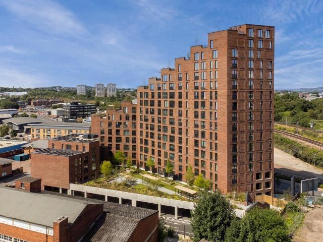 Springwell Gardens, Whitehall Road. 1 bed apartment to rent £1,000 pcm £231 pw
