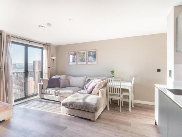 Springwell Gardens, Whitehall Road. 1 bed apartment to rent £1,050 pcm £242 pw