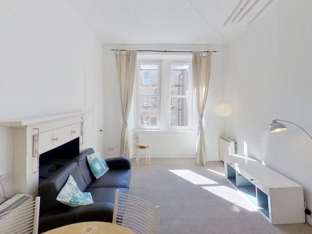 Springwell Place, Edinburgh, EH11 1 bed flat to rent £1,005 pcm £232 pw
