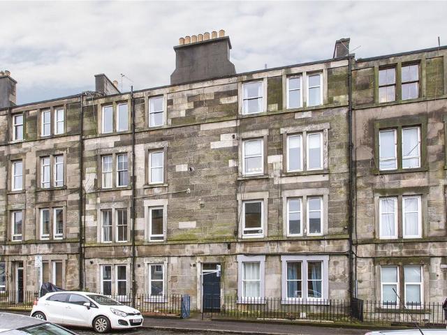 Springwell Place, Edinburgh, EH11 2 bed flat to rent £1,375 pcm £317 pw