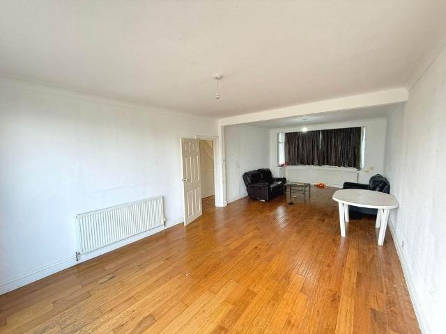 Springwell Road, Heston 5 bed semi detached house to rent £3,400 pcm £785 pw