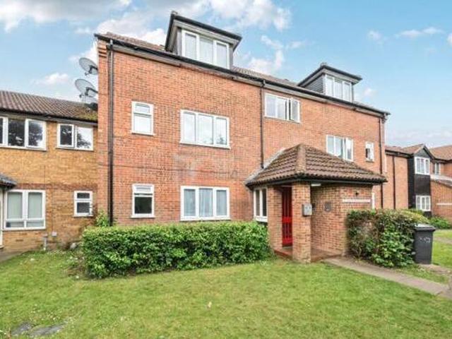 Springwood Crescent, Edgware, 2 Bedroom Flat