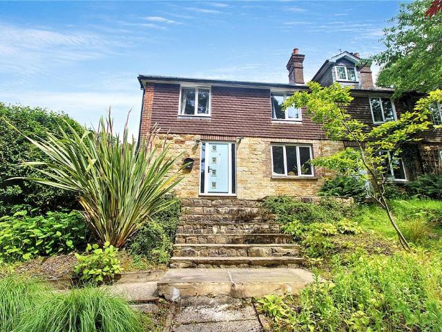 Spring Cottages, Crowborough TN6 4 bed house to rent £2,250 pcm £519 pw