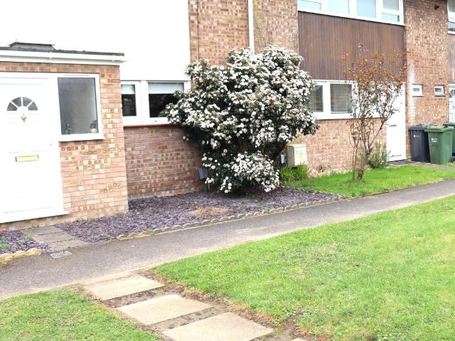 Spring Court, Guildford GU2 3 bed terraced house to rent £1,950 pcm £450 pw