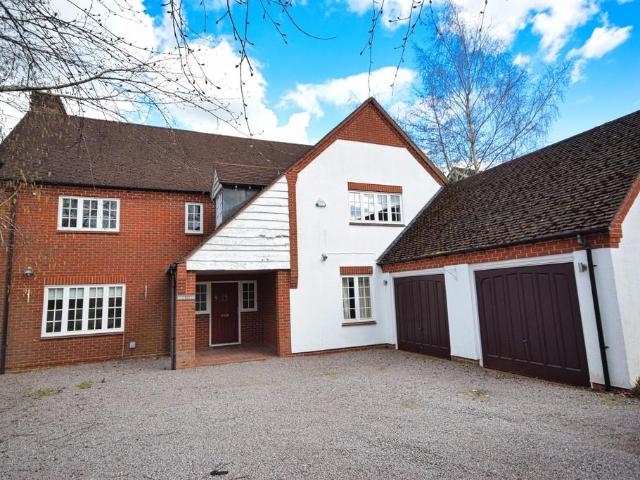Spring Close, Solihull B91 5 bed detached house to rent £3,300 pcm £762 pw