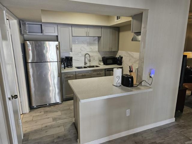 Spring Branch Central Home, a 11 minute walk to tr
