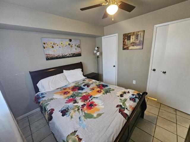 Spring Branch Central Home, 3br awesome safe area with big yard and outdoor kitchen. Plenty of parking