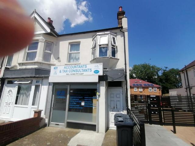 Spring Grove Road, Hounslow TW3 1 bed flat to rent £1,050 pcm £242 pw