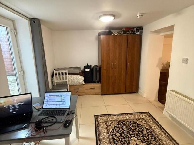 Spring Grove Road, Hounslow TW3 1 bed flat to rent £1,600 pcm £369 pw