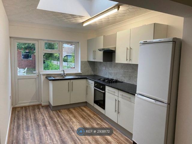 Spring Grove Road, Hounslow TW3, 2 bed flat to rent, £1,700 pcm | PrimeLocation