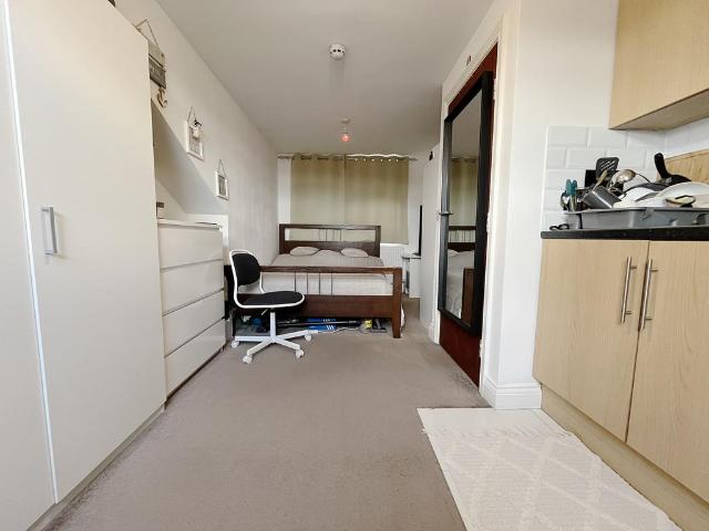 Spring Grove Road, Hounslow, TW3 Studio to rent £1,050 pcm £242 pw