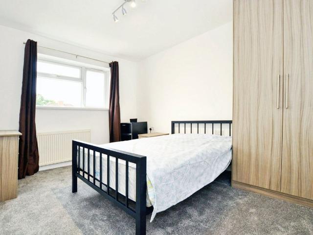 Spring Grove Road, Hounslow TW3, Room to rent, £900 pcm | PrimeLocation