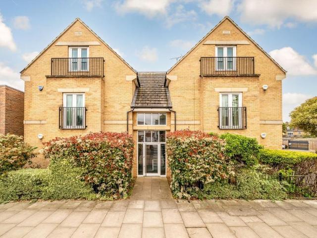 Spring Grove Road, Isleworth TW7 2 bed flat to rent £1,900 pcm £438 pw