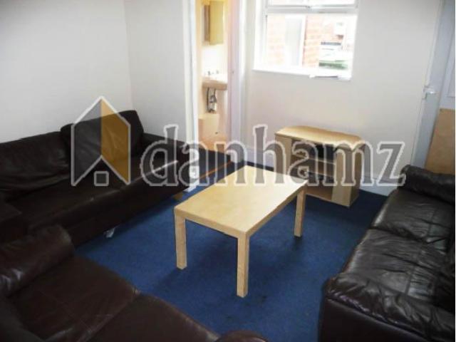 Spring Grove Walk, Hyde park 5 bed house to rent £2,048 pcm £473 pw
