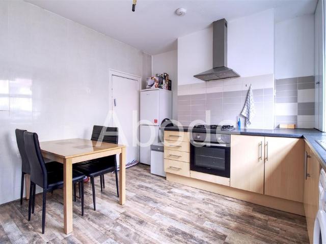 Spring Grove Walk, Hyde Park, Leeds 3 bed house to rent £1,859 pcm £429 pw