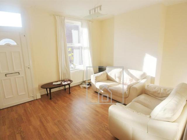 Spring Grove Walk, Hyde Park, Leeds 3 bed house to rent £1,885 pcm £435 pw