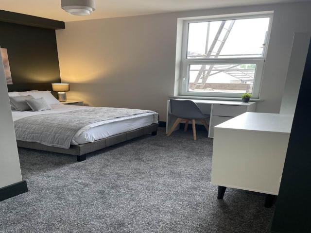 Spring Grove Walk Room 2, Headingley, Leeds
