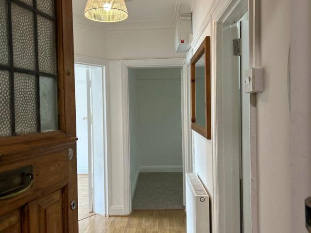 Spring House SOUTH WIMBLEDON 2 bed flat to rent £1,800 pcm £415 pw