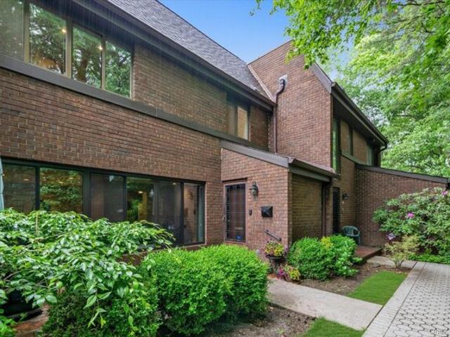 Spring Holw, Roslyn, Condo For Sale