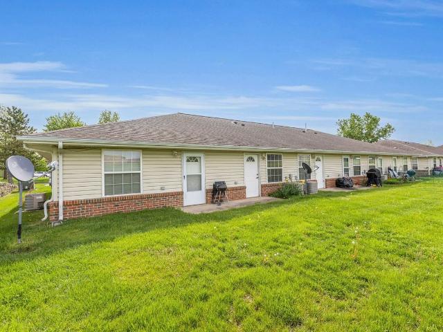 Spring Hill Villas 2 Bedroom Apartment for Rent at 21541 S Main St, Spring Hill, KS 66083
