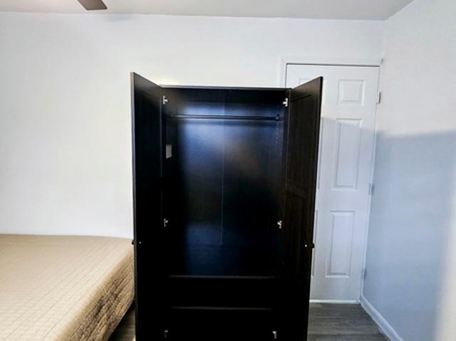 Spring Hill Duplex / Multiplex with Dining area. Comfortable & spacious