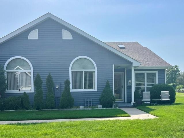 Spring Lake Dr, Middle Island, Condo For Sale