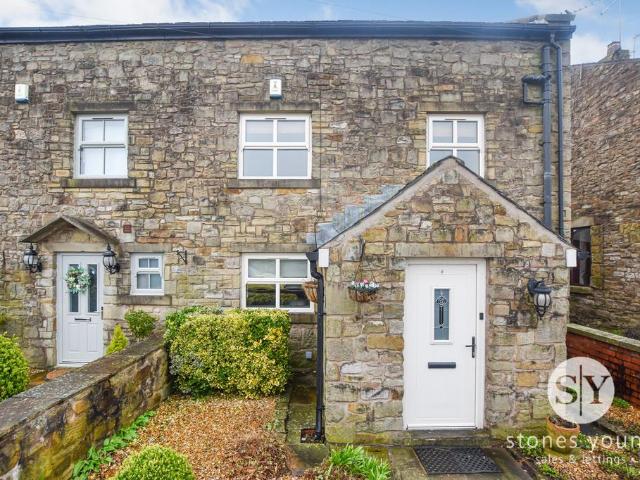 Spring Lane, Samlesbury, PR5 4 bed cottage to rent £1,900 pcm £438 pw